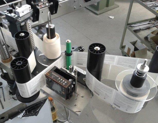 Automatic labeling machines - for self adhesive labels